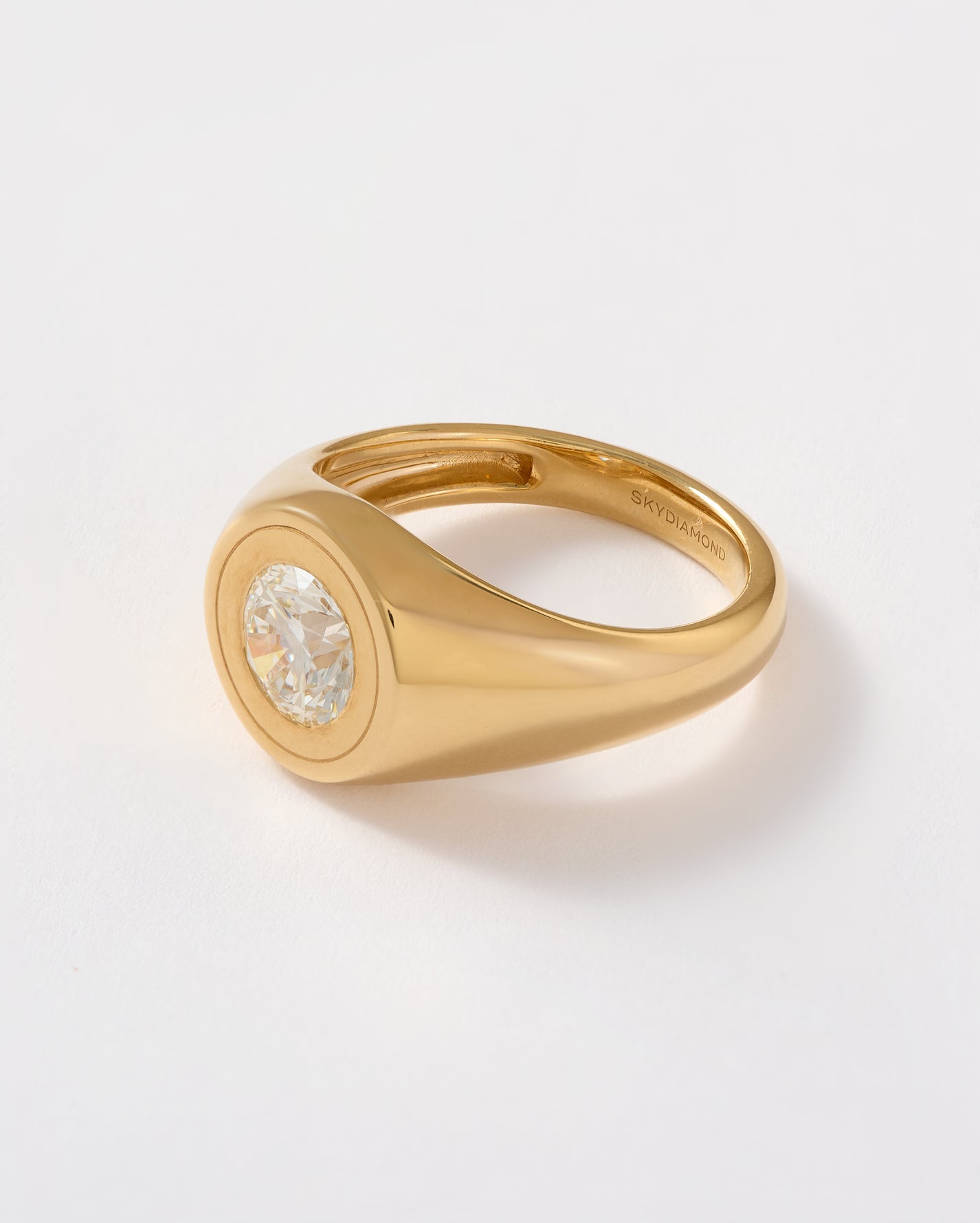 White Round Brilliant 1ct Sky Signet Ring – Skydiamond